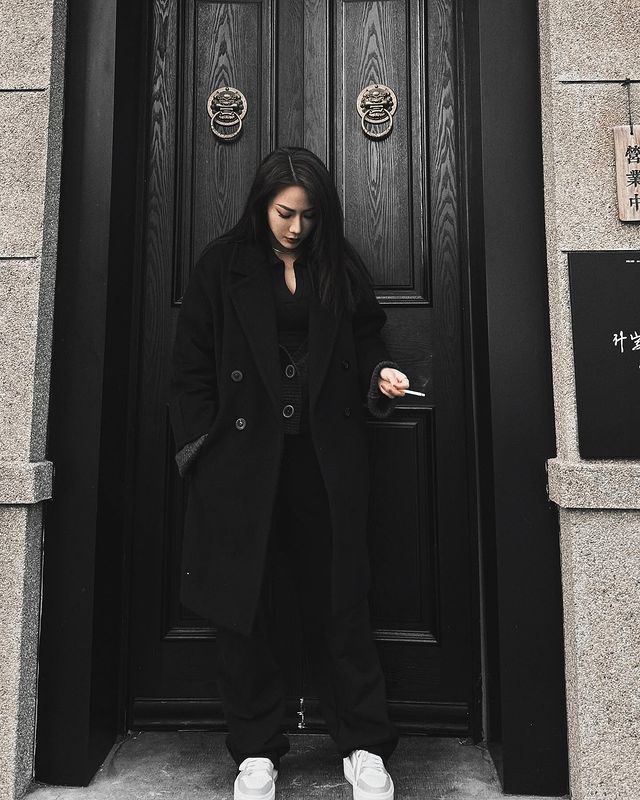 Smoking cigs vape cigars hookah