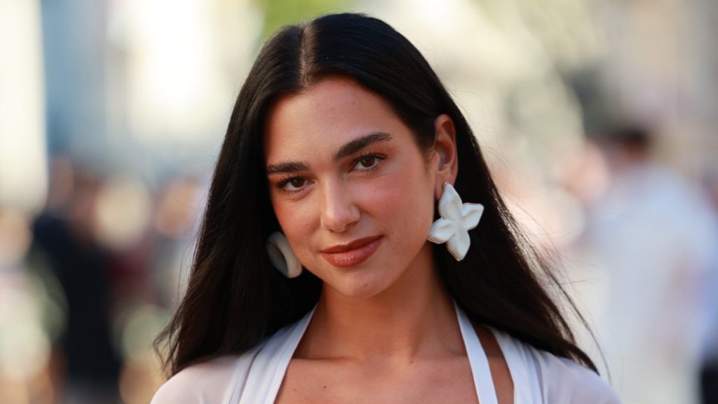 Muscle girls who look like celebrities