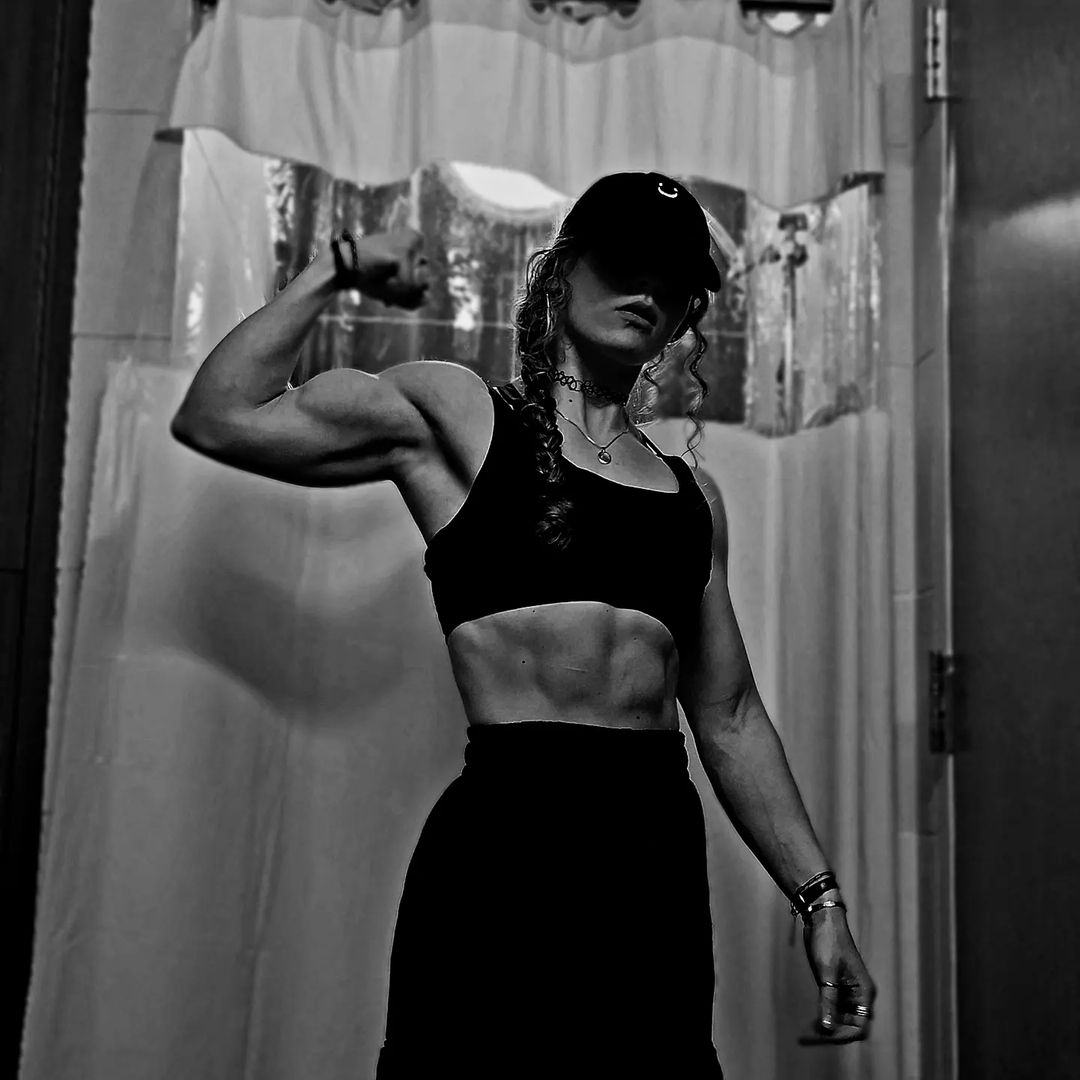 women's bicep... size vs shape