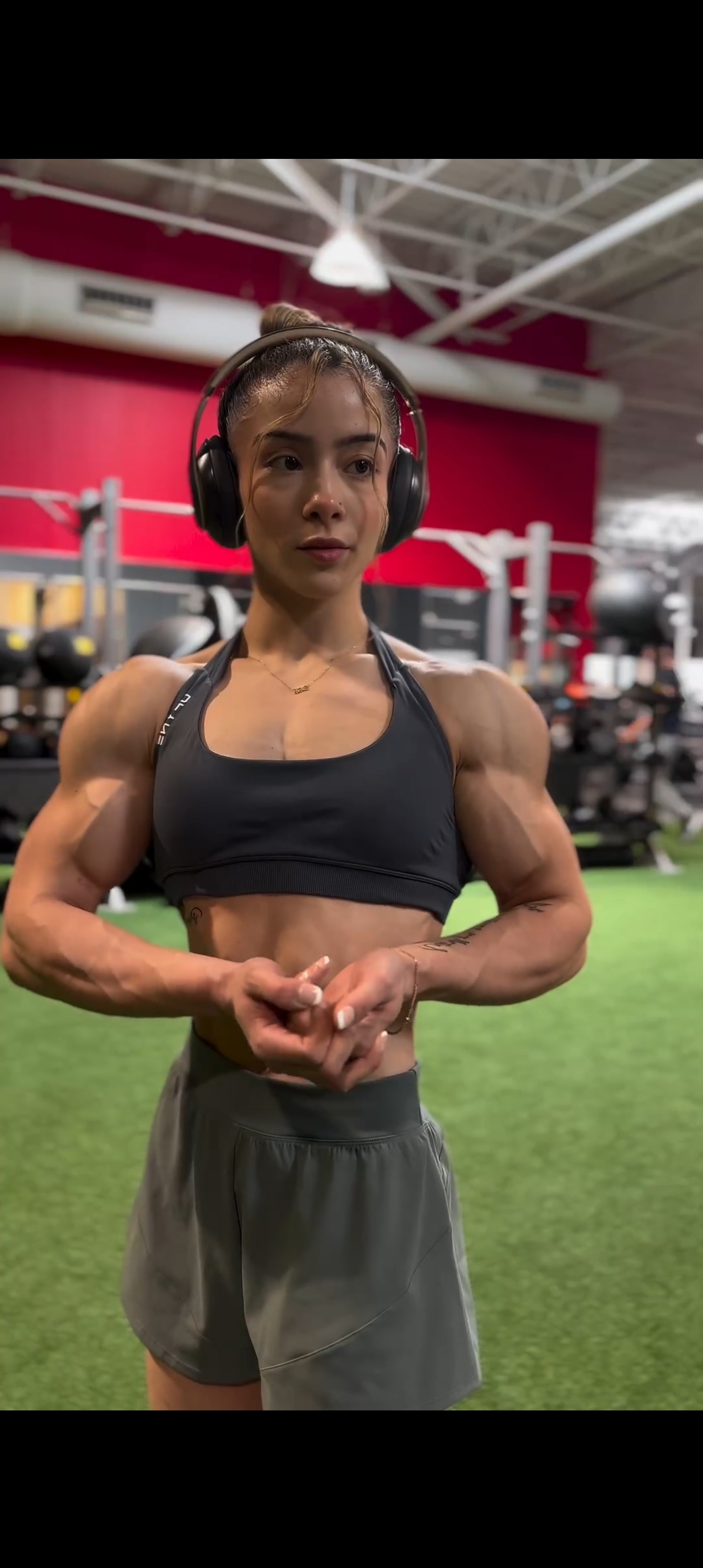 Who has better arms?