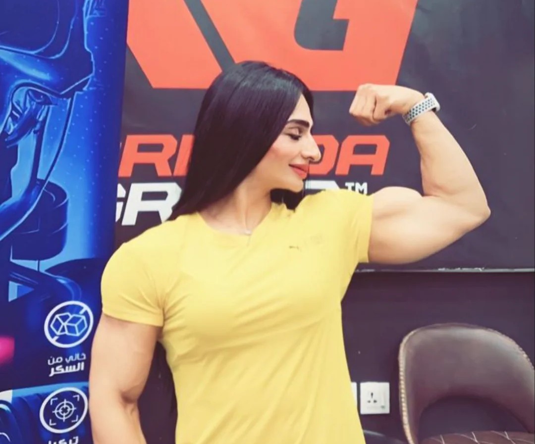 GWM Gazing At Their Own flexed Bicep