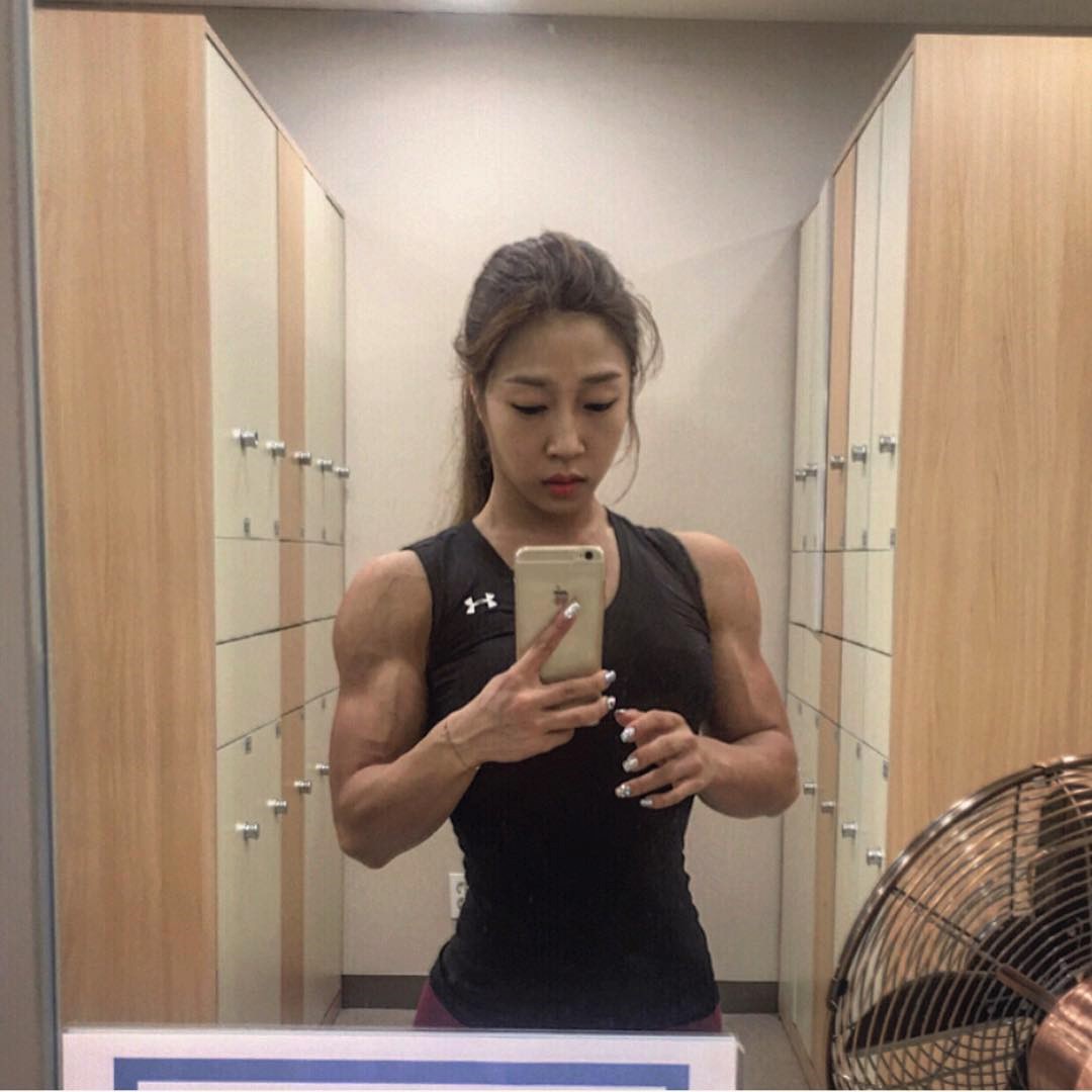 Ryeong Eun Kang (ryeong_ifbbpro)