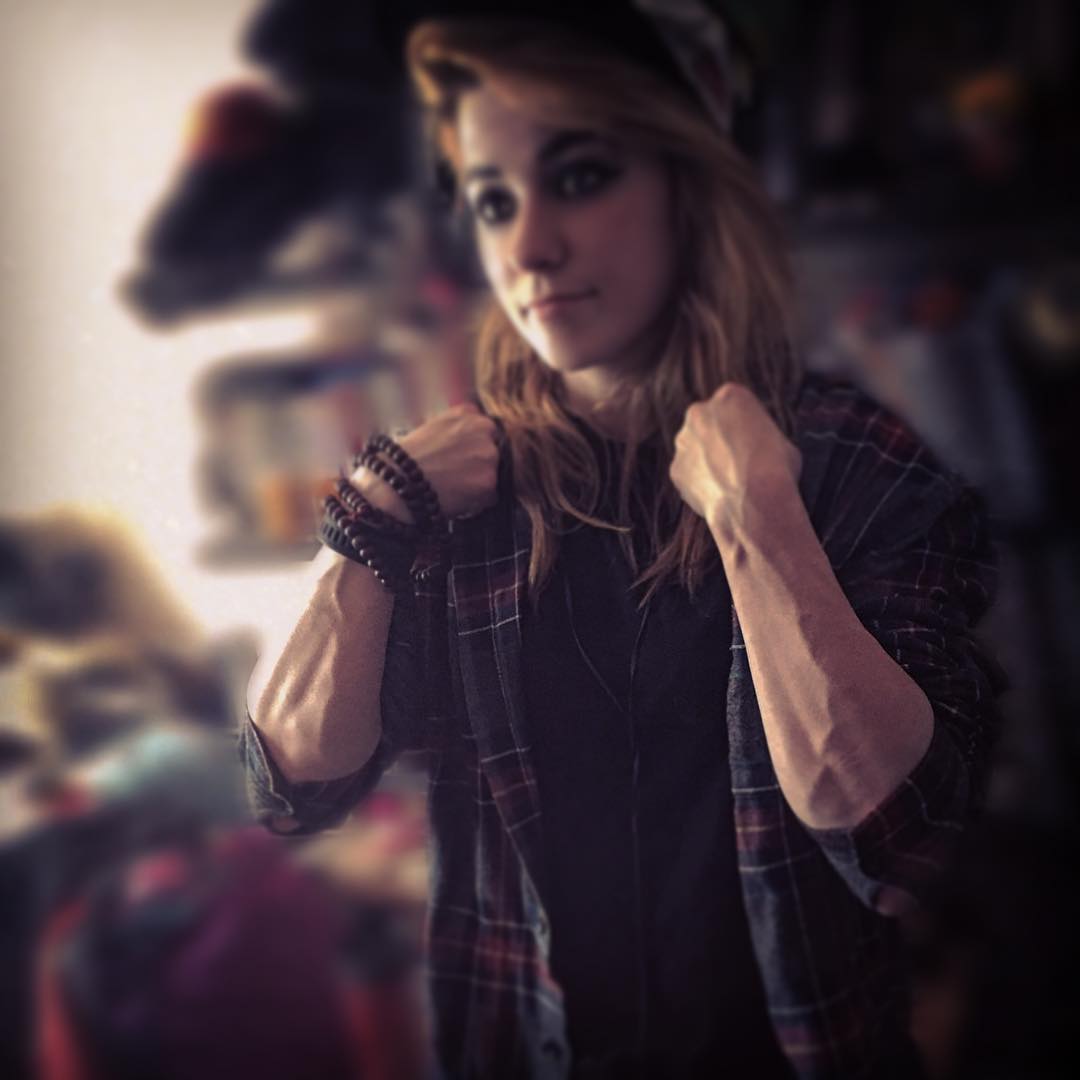 Bekah (freakyrafiki94)