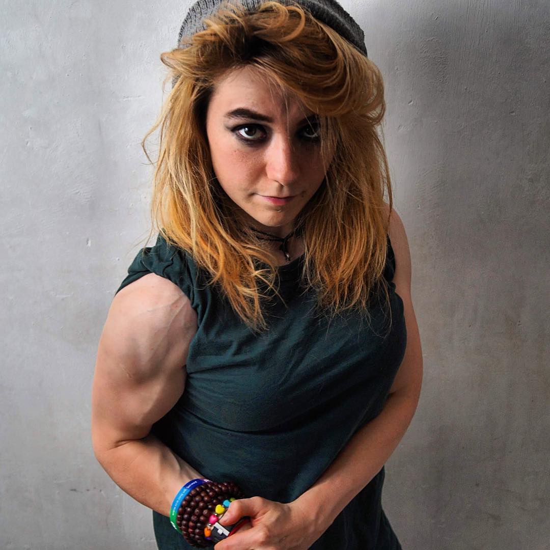 Bekah (freakyrafiki94)