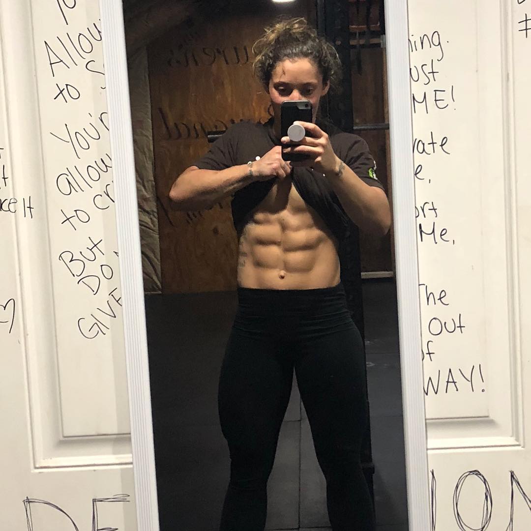 Lauren Pockevich (la_ren.official_88)