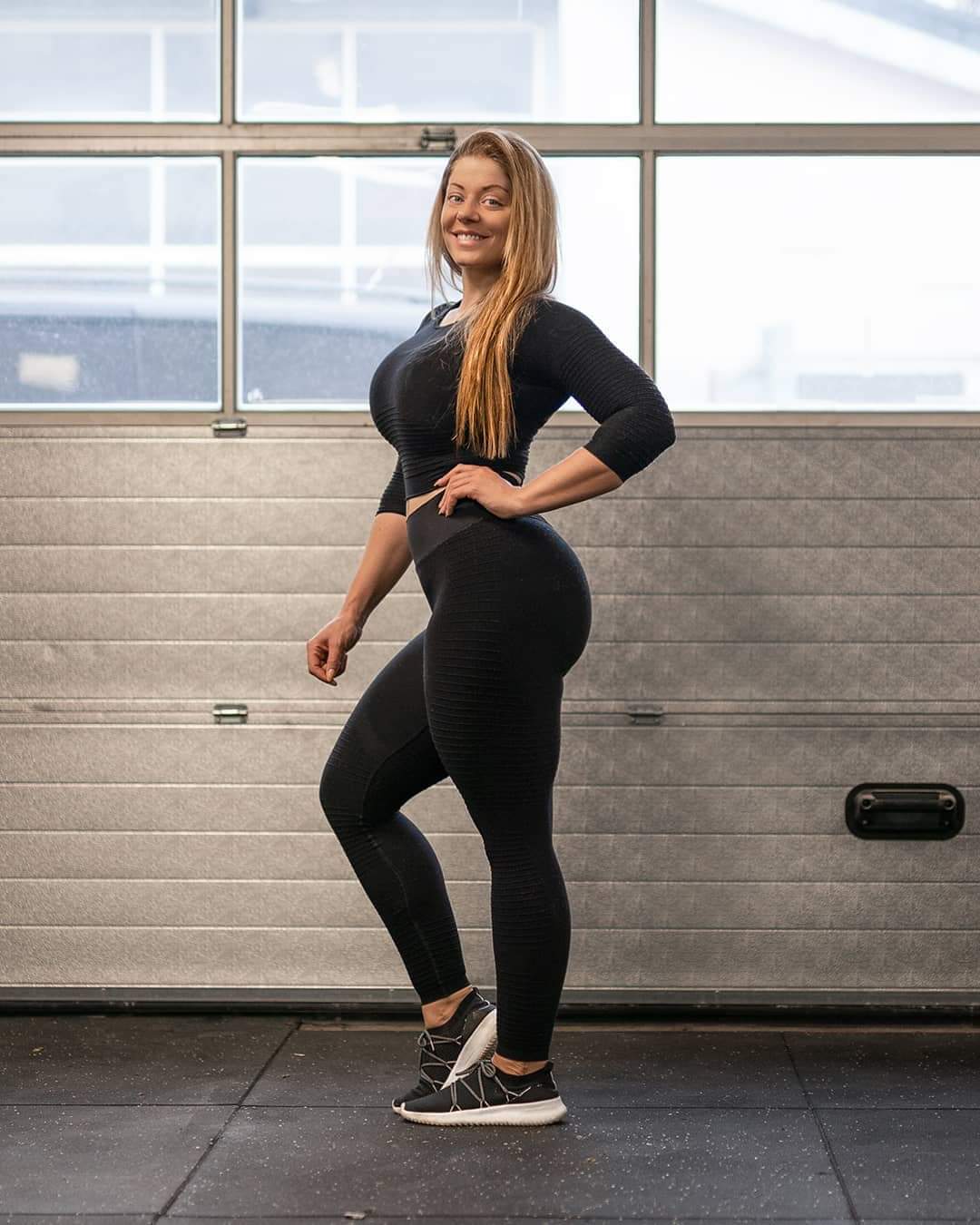 Mia Sand (missmiafit)