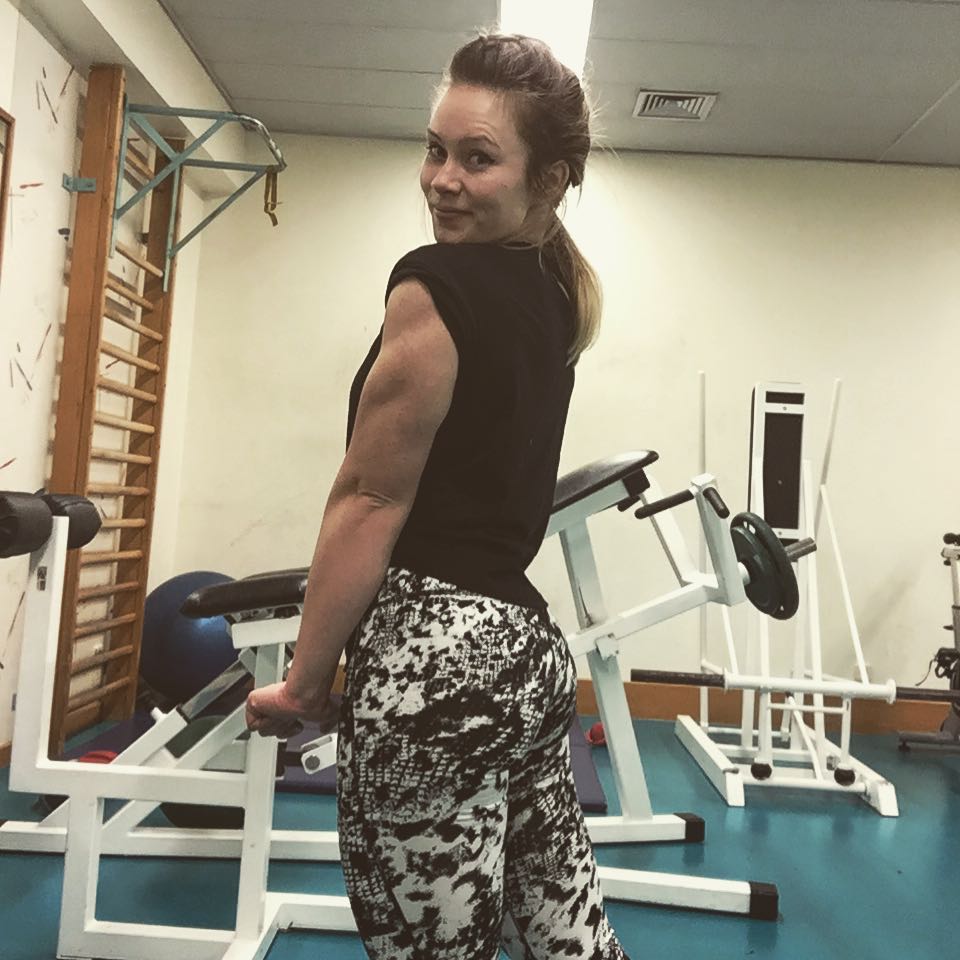 Sara (strong_est)