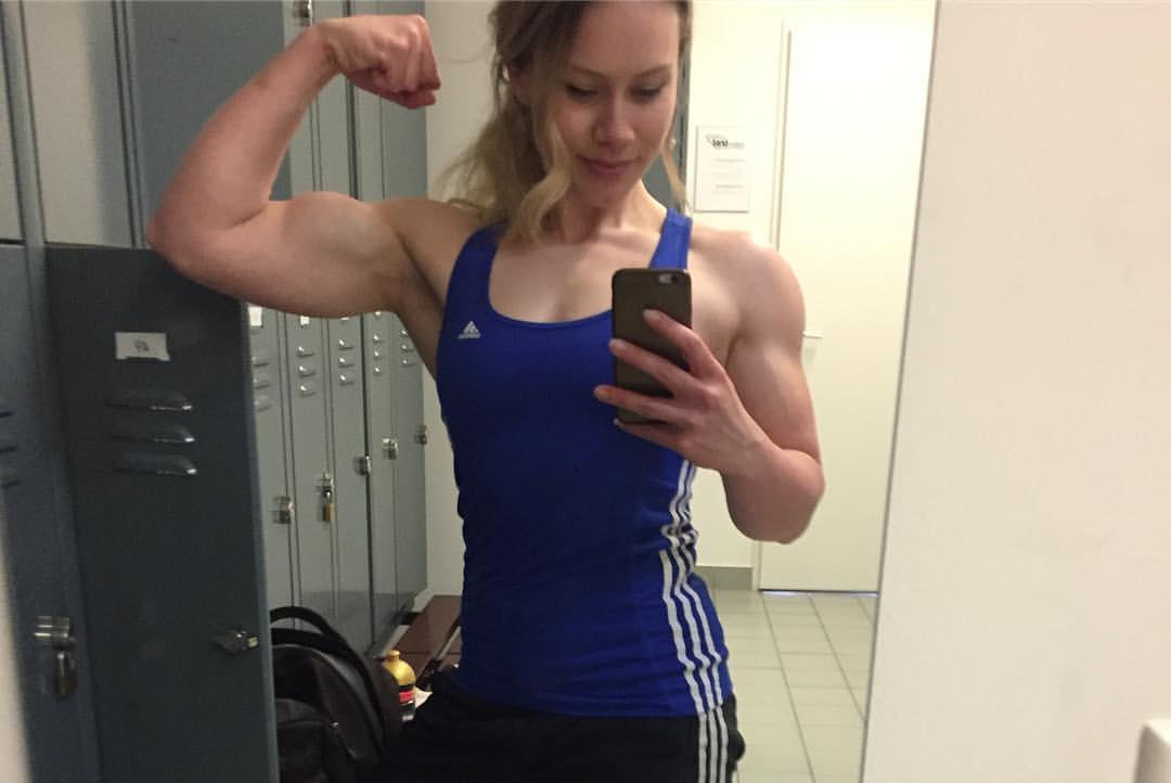 Sara (strong_est)
