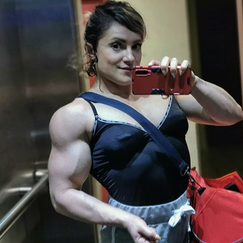 Dianna Blanchard (diannalovesweights)