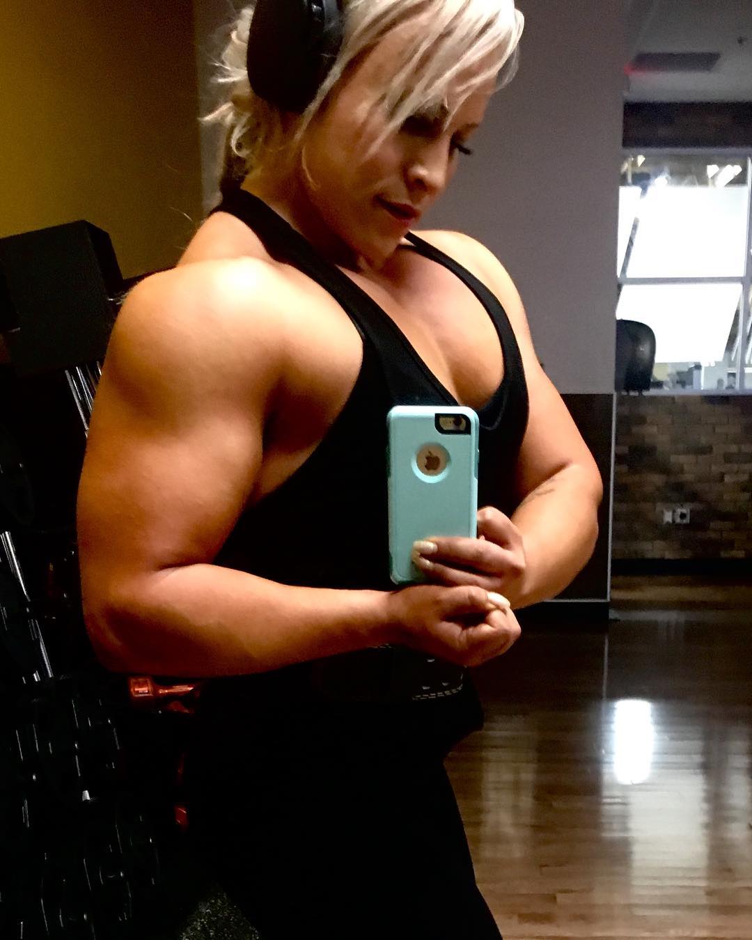 Heidi (ironheidi_ifbbpro)