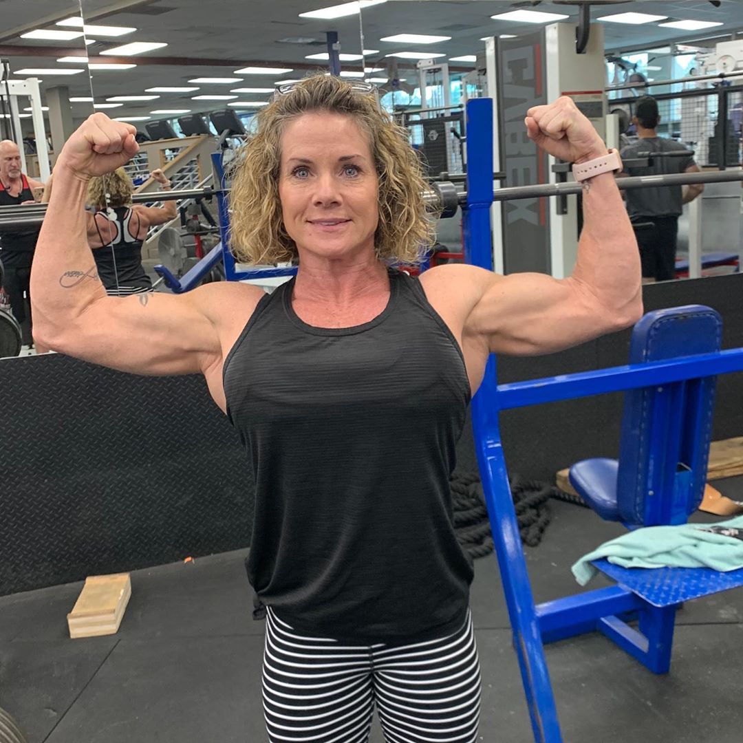 Rhonda (buildingbooty42)