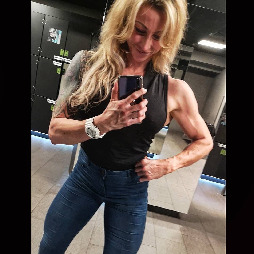 Elena Hoppe (b_ella_strong)