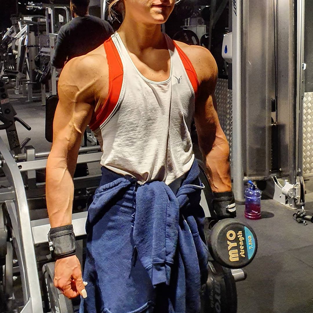 Michelle Jones (@shell_sporty)