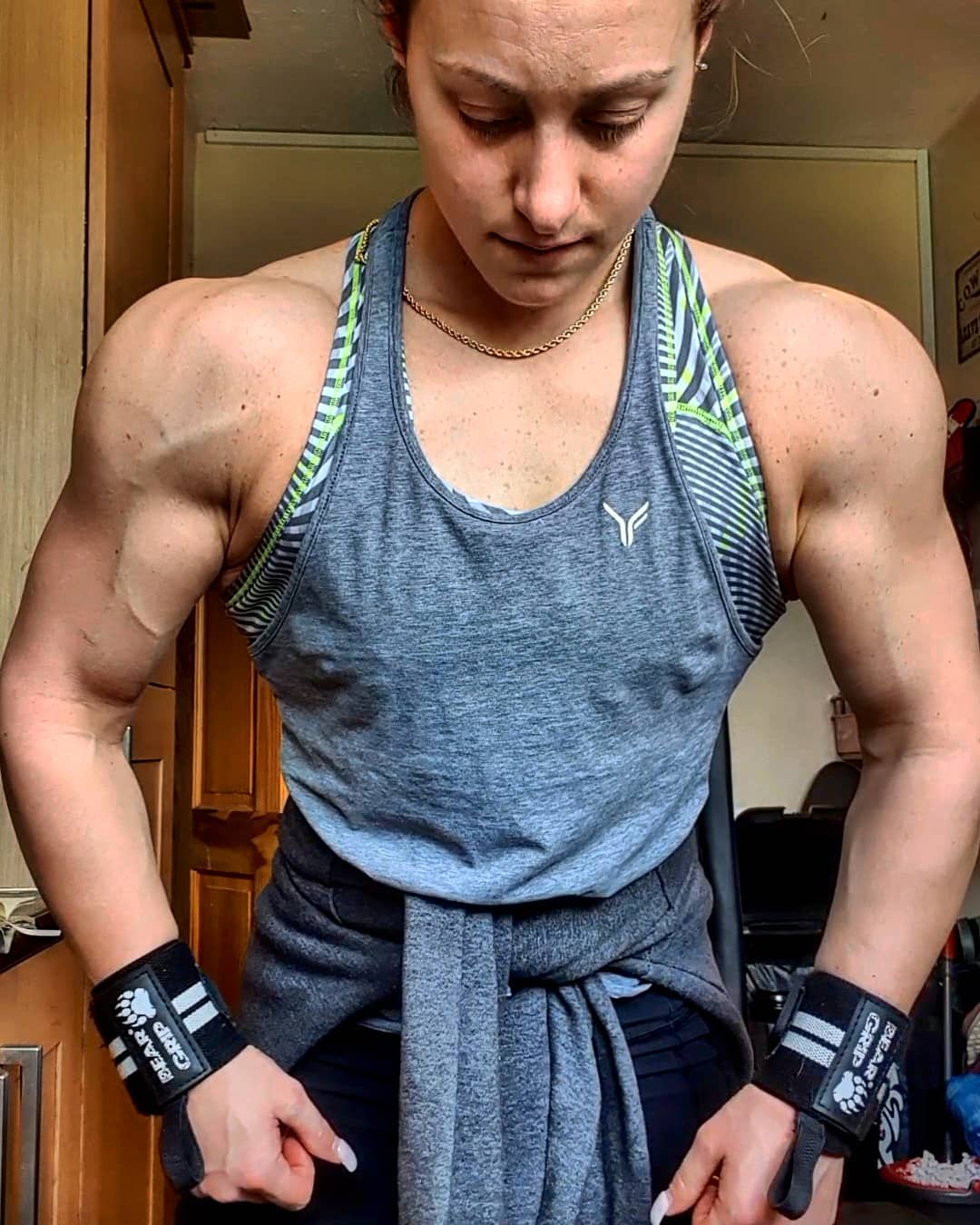 Michelle Jones (@shell_sporty_ifbbpro)