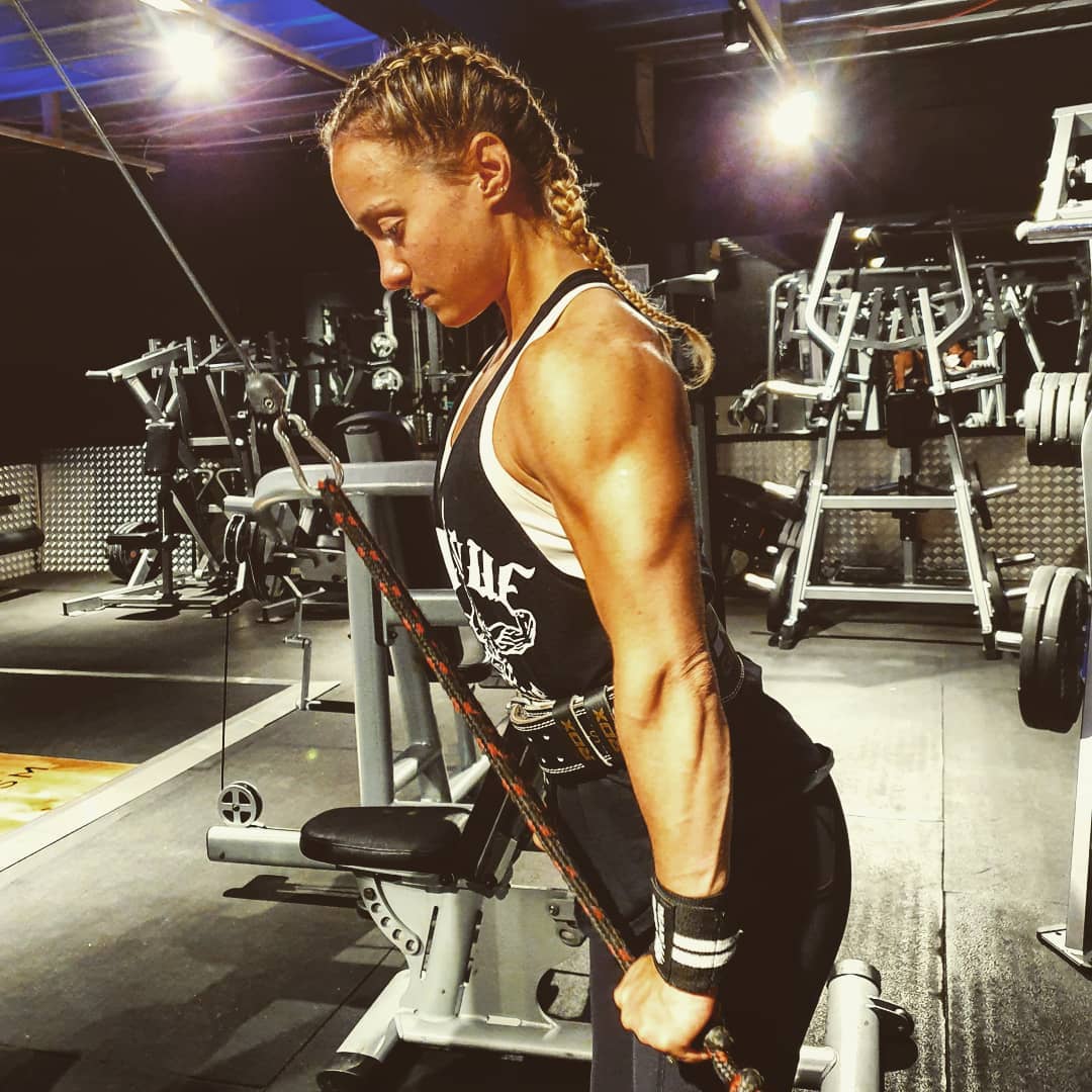 Michelle Jones (@shell_sporty)