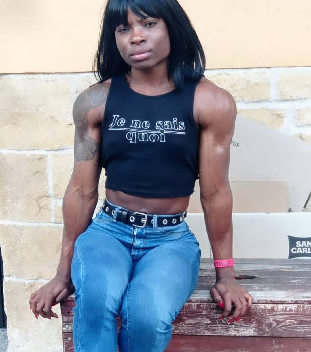 Rosa Cassanga (rosa_nsimba_ifbbpro/rosahfit)