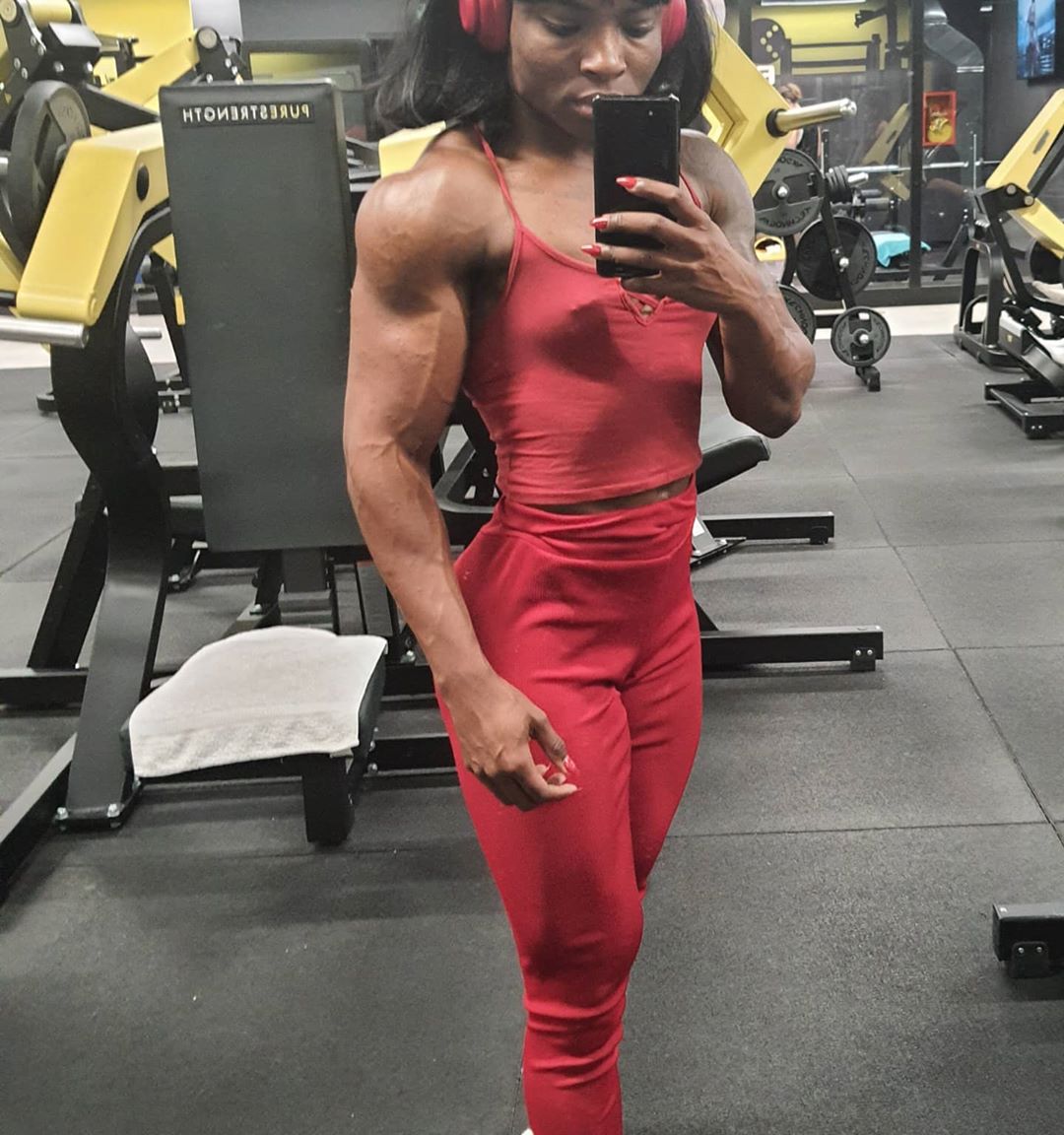 Rosa Cassanga (rosa_nsimba_ifbbpro)