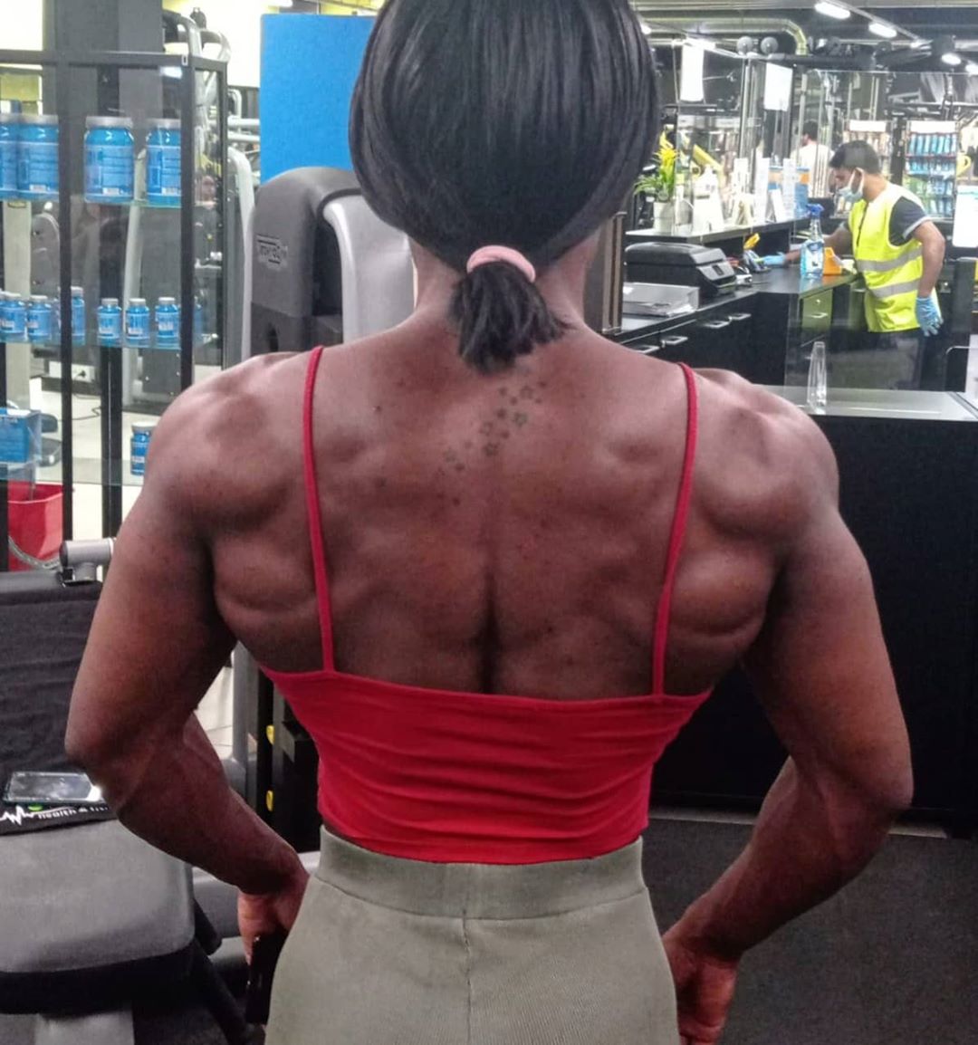 Rosa Cassanga (rosa_nsimba_ifbbpro/rosahfit)