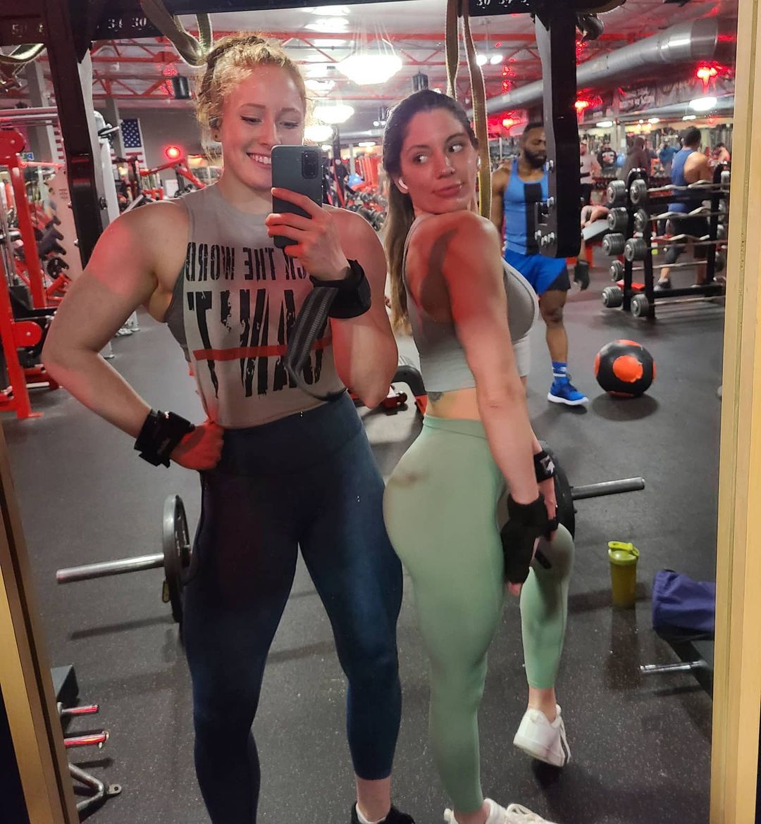 Julia Delo, Tiffany Champagne