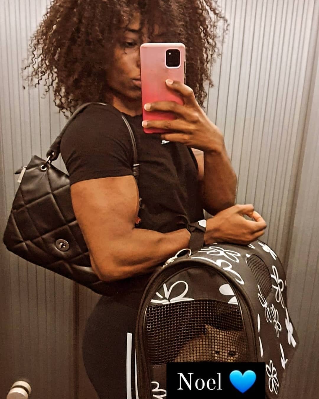 Rosa Cassanga (rosa_nsimba_ifbbpro/rosahfit)