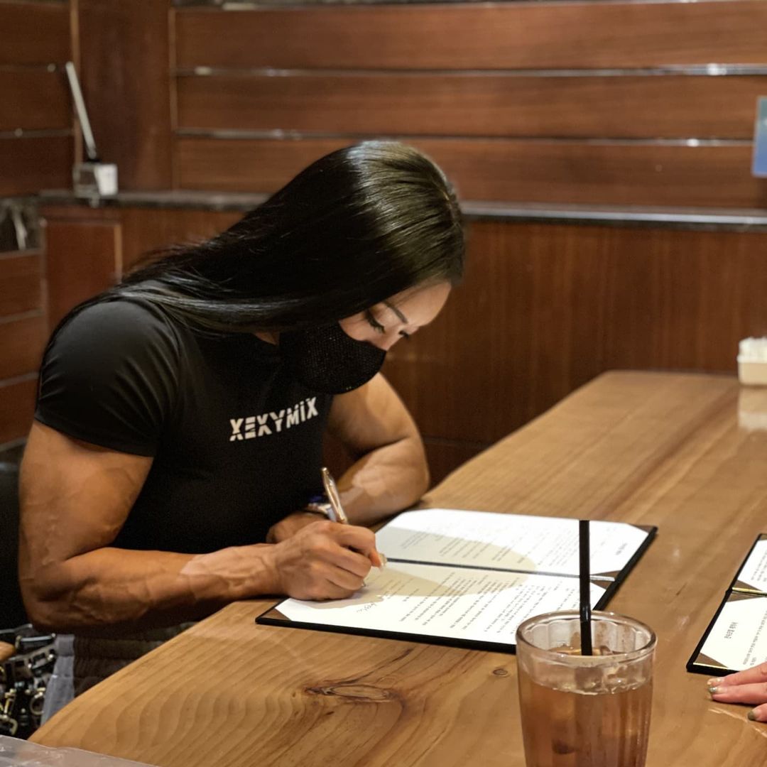 Park Hanwul (hanwool_ifbbpro)