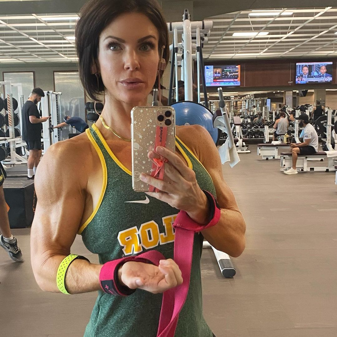 Melody Farkas (melodymfarkas_ifbbpro)