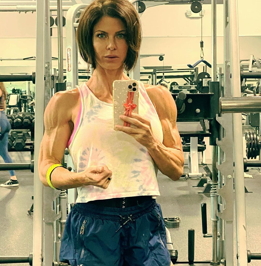 Melody Farkas (melodymfarkas_ifbbpro)