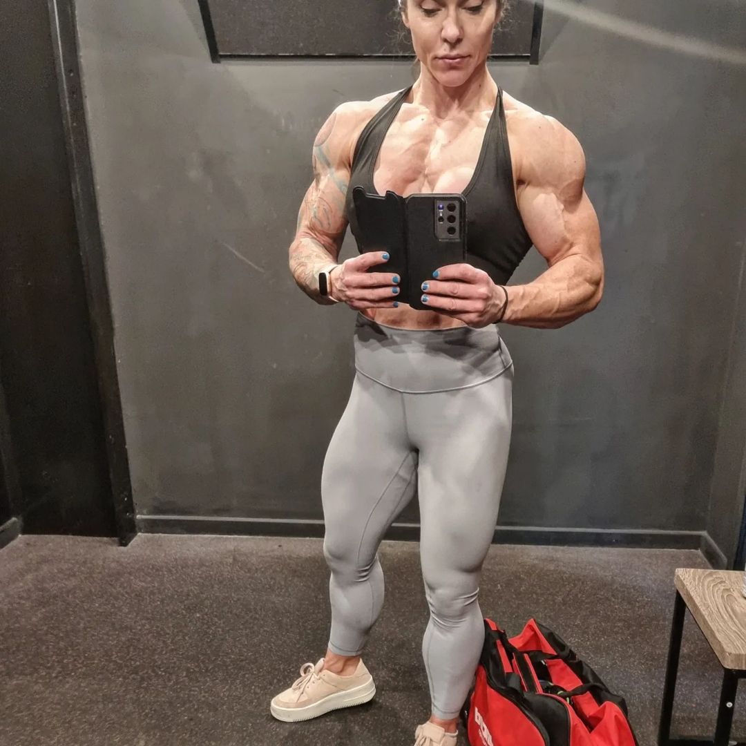 Jo Kelly (jo_k3lly)