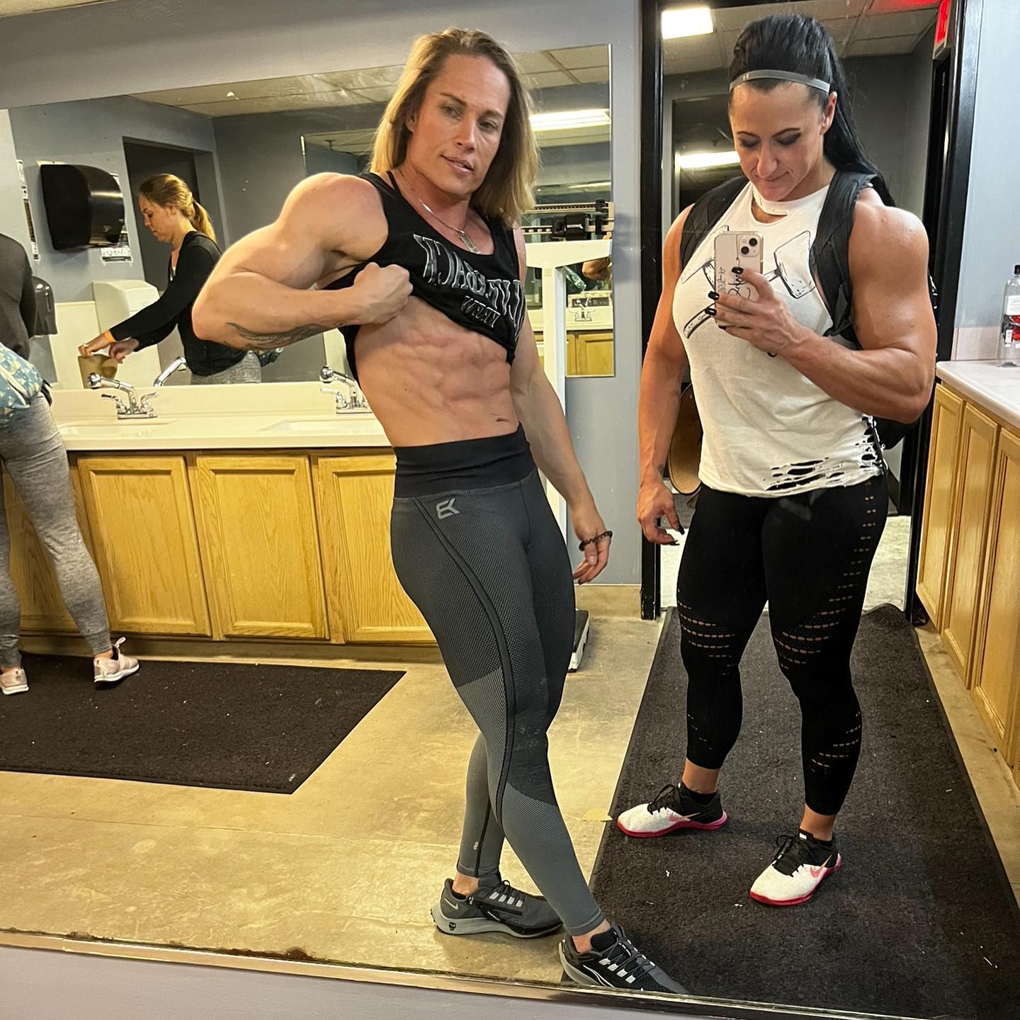 Jennifer Faccinto, Silvia Hammontree