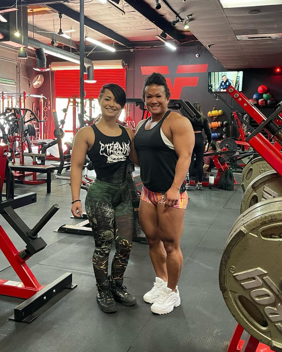 Maya Davis (mayatheglamazon), Helen Davis