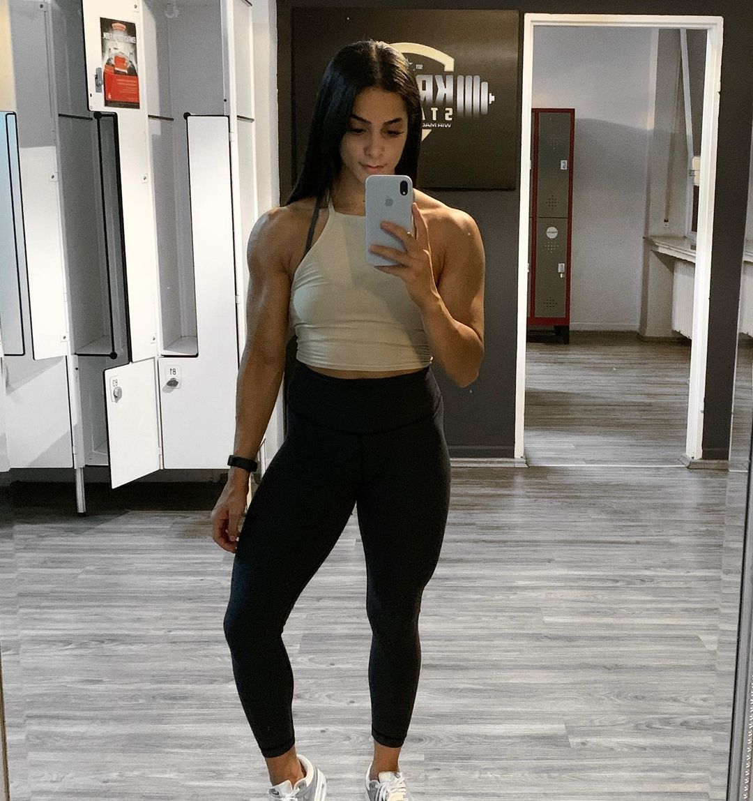 Neda Azadkhah (neda_bodyfitness)