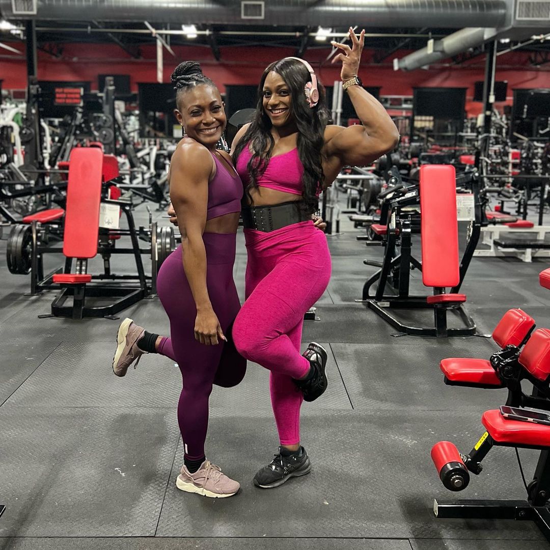 Raqui (ifbbpro_raqui_fitfigure), Andrea Shaw