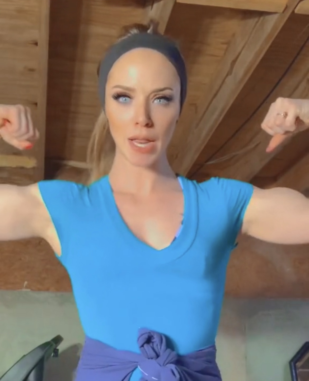 Lyra Dawn (leilani.x.dawn)