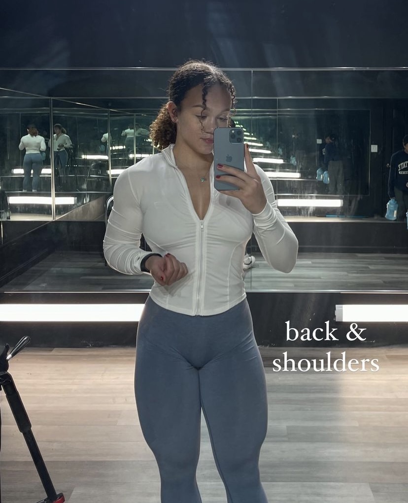 Zoie (zoiealexiafit)