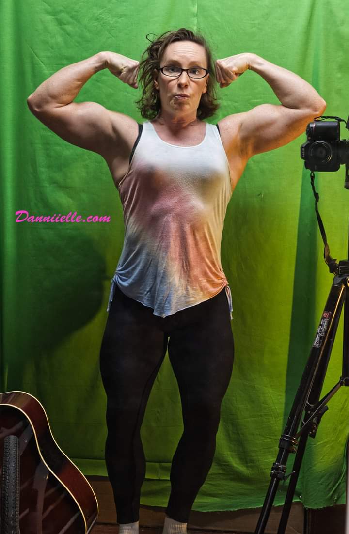 Titania (Danniielle Oconnor)