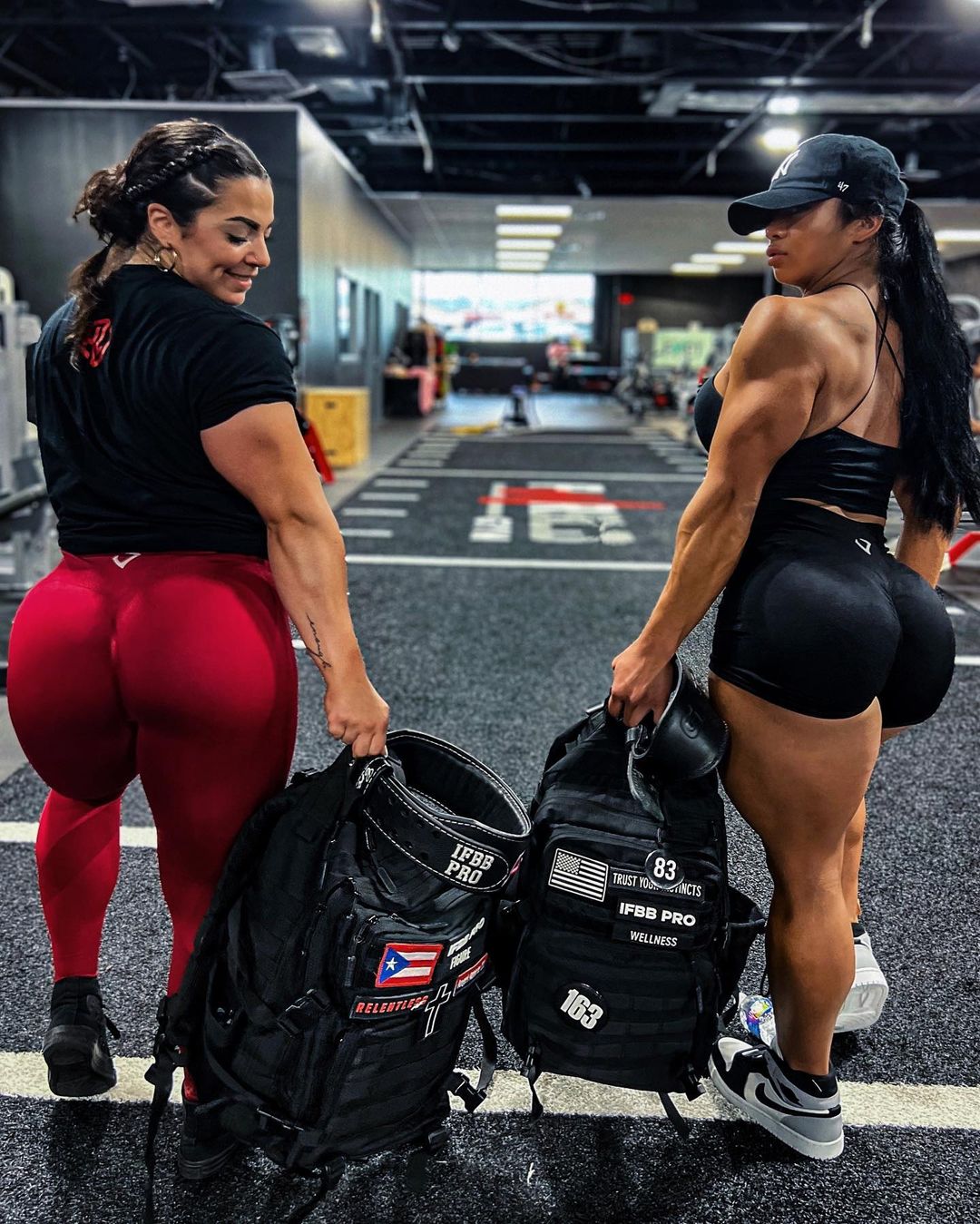 Amanda Almodovar, Katie Robinson (@ktbirdyy)