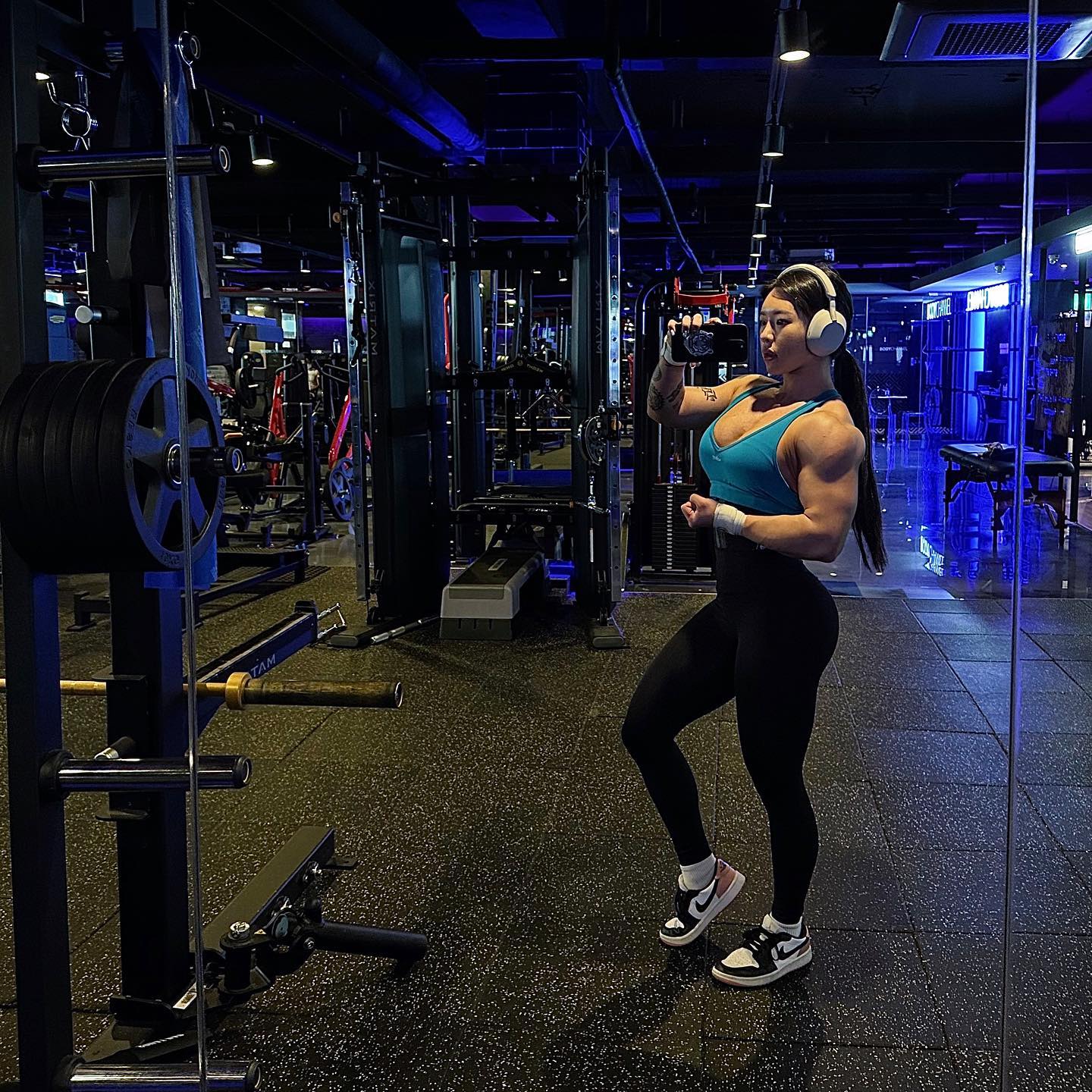 Jeong Cho-ri (ifbbpro_ri)