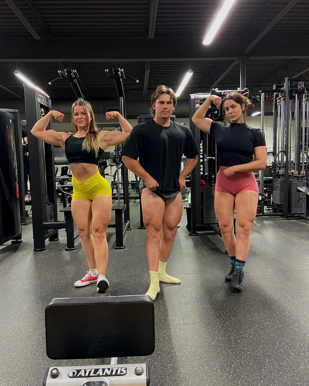 Anisa Obic (strong_sisterss), Dina Obic (strong_sisterss)