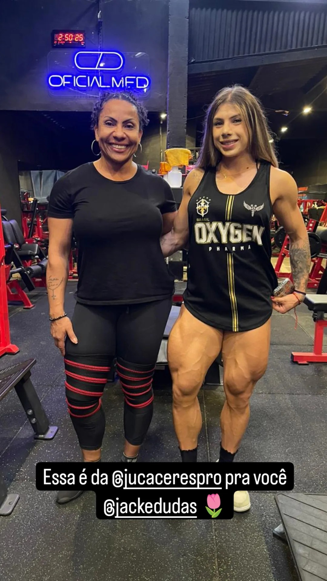 Roberta Toth, Julia Caceres