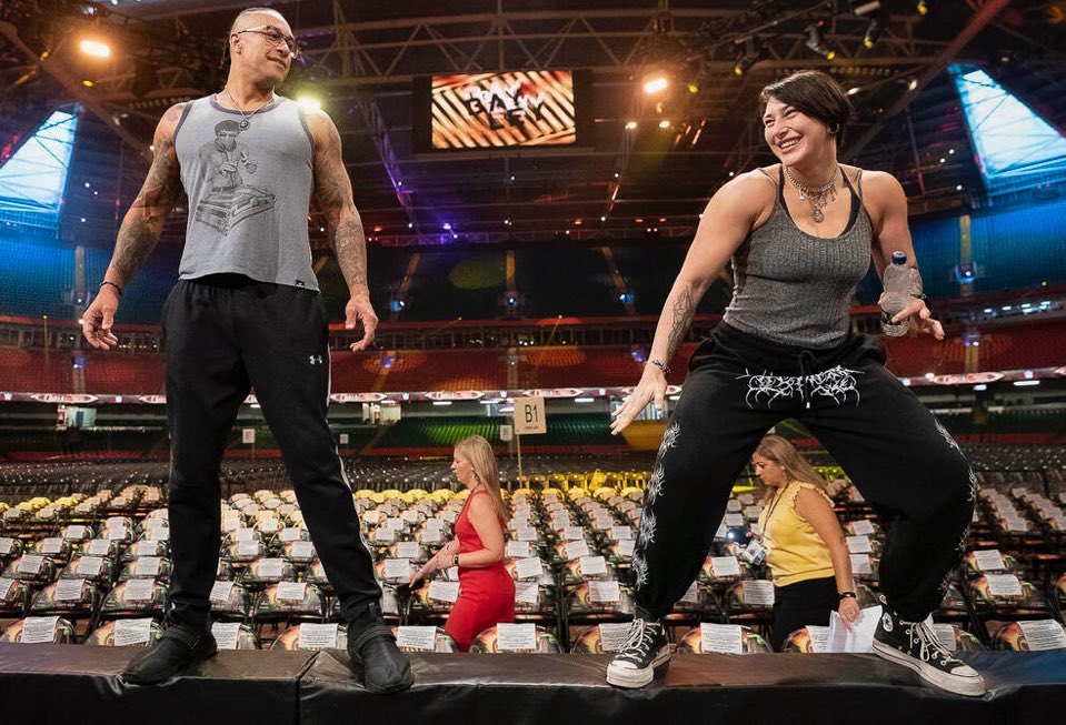 Demi Bennett (Rhea Ripley)