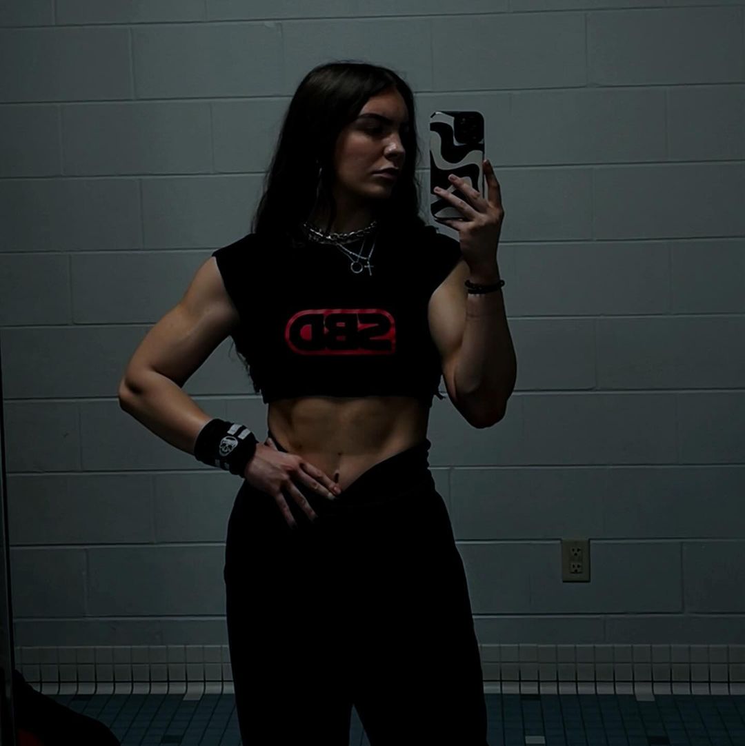 Ally Feltz (uraveragesmallperson)