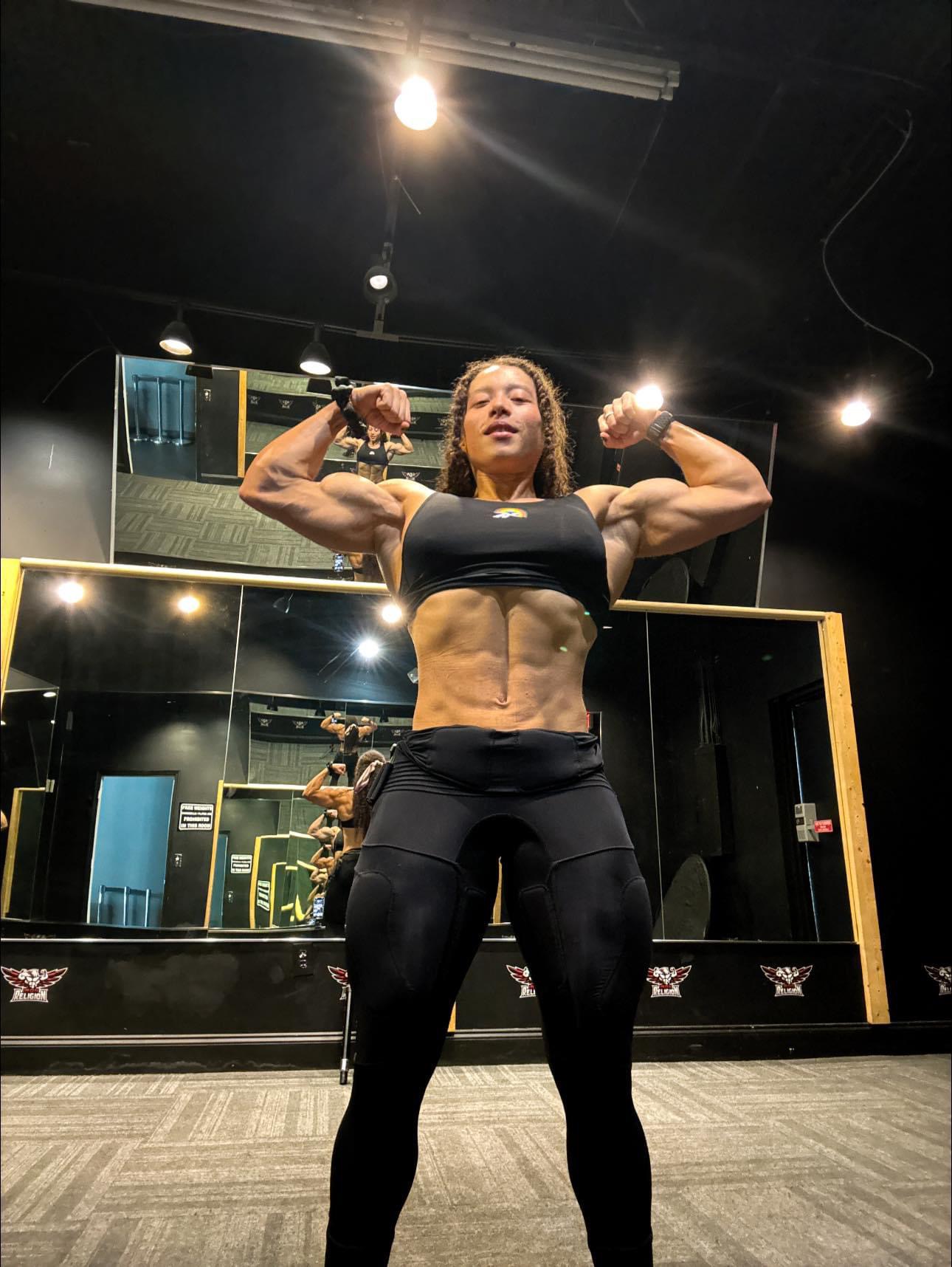 Carolyne Marquez (carolynefit_)