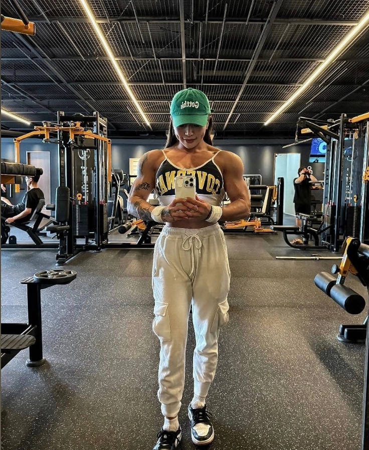 Jeong Cho-ri (ifbbpro_ri)