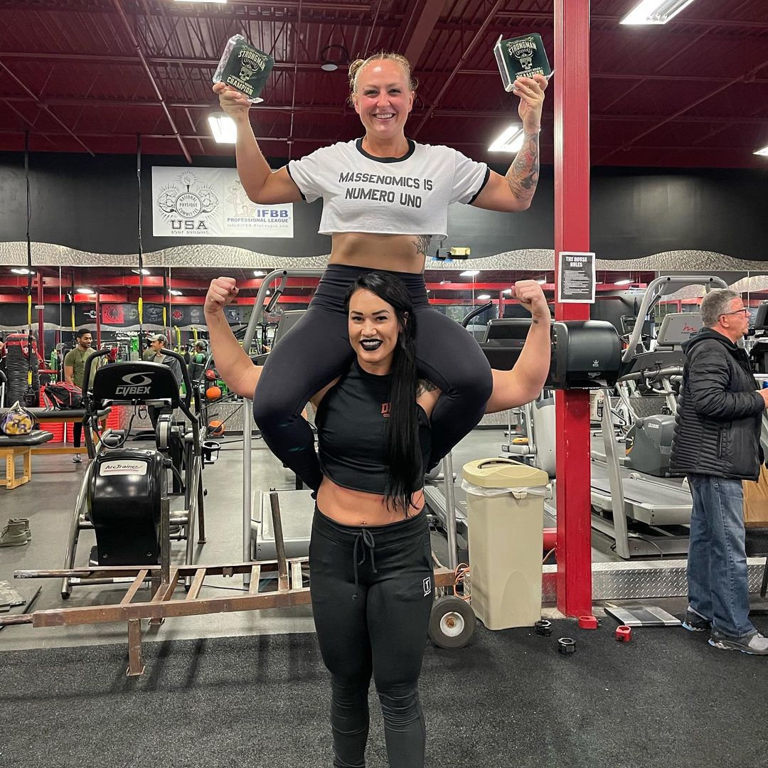 Julia Tomascheski, Megan Stone