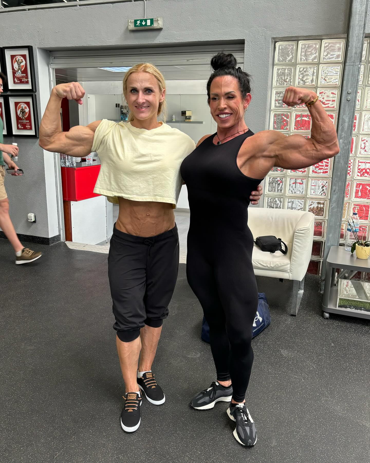 Lenka Ferencukova, Sherry Priami