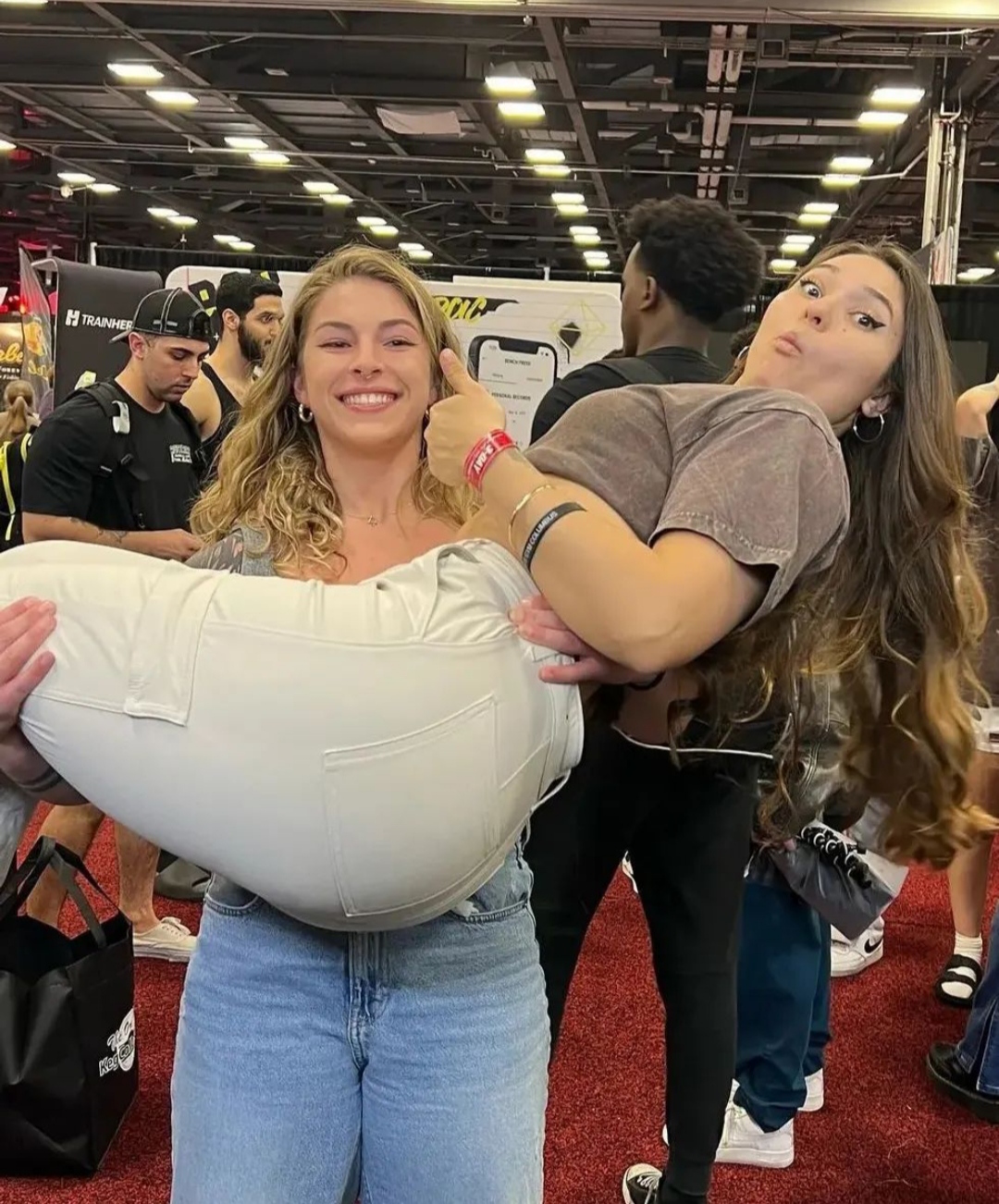 Emily Joel, Adriana Salido