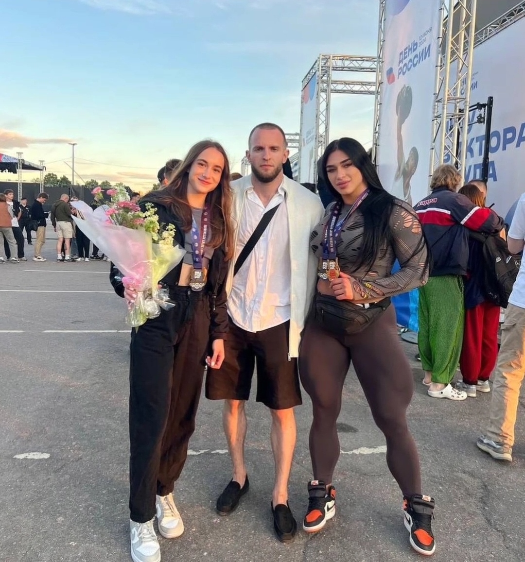 Daria Pluzhnikova (Shuer), Zhenia Zueva