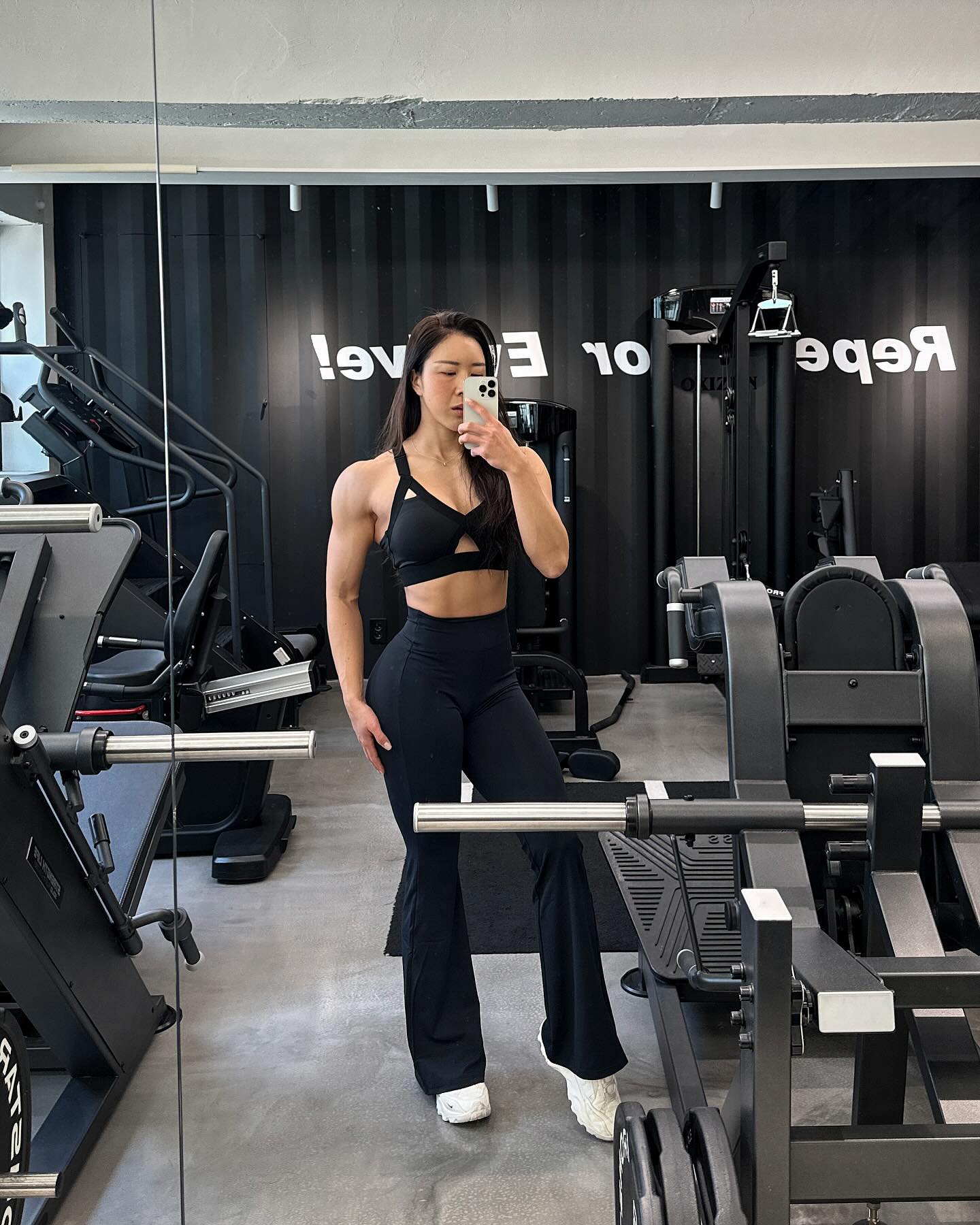 Hyeyeon Park (helena_ifbbpro)