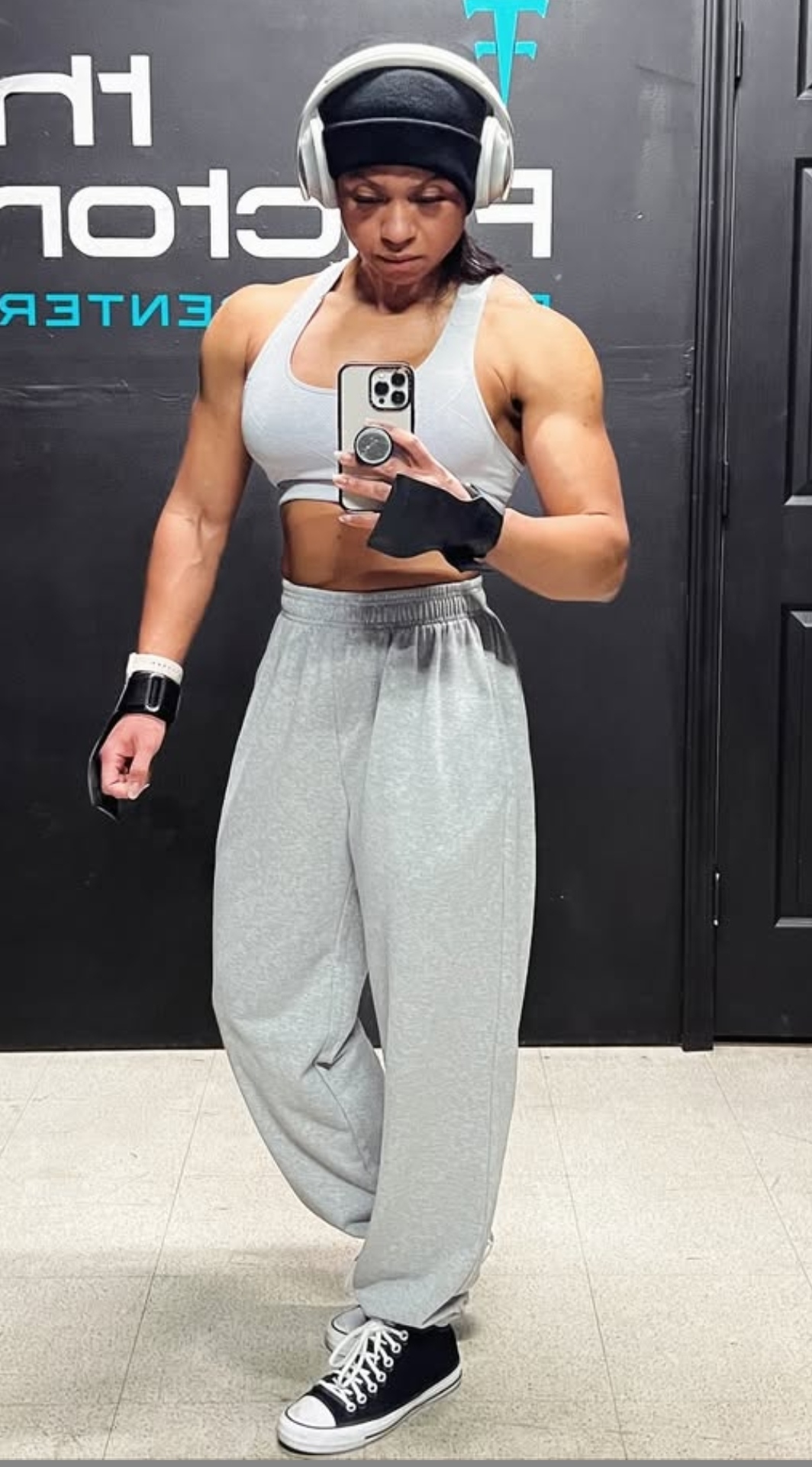 Teresa Moore (t.delois_ifbbpro)