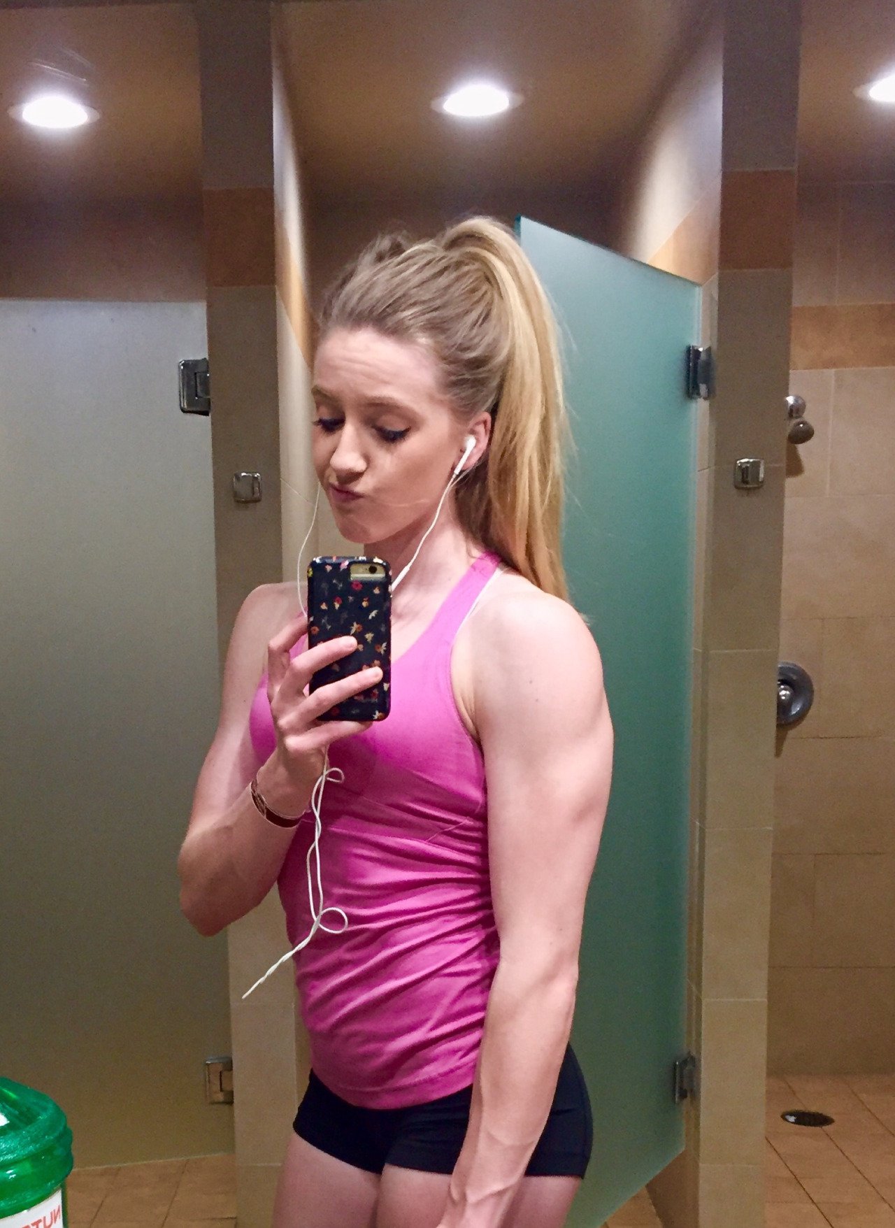 Kelly (hello-itskelly)